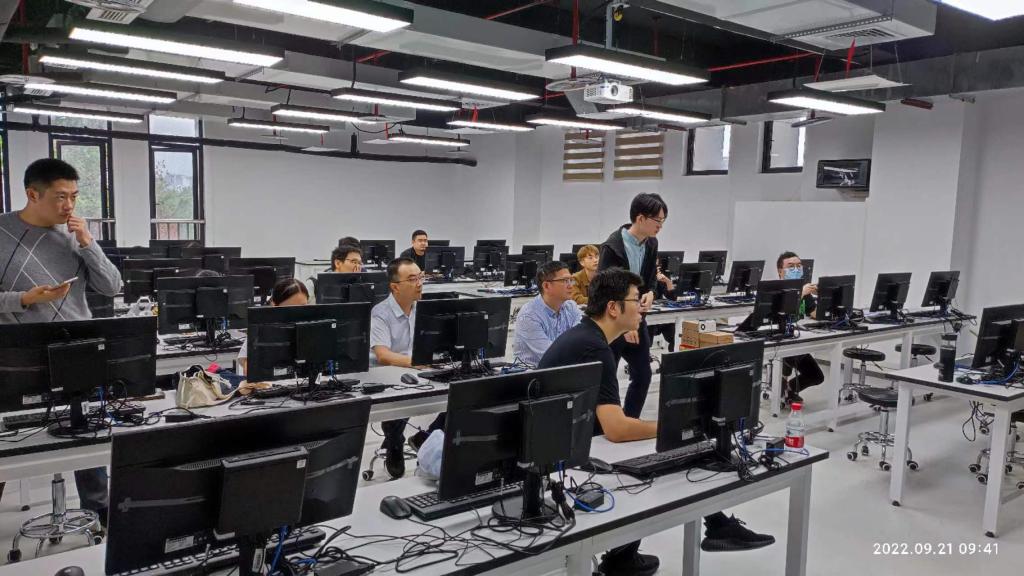 人工智能学院组织教职工参加“AI科研实验平台”使用培训-西南大学人工智能学院