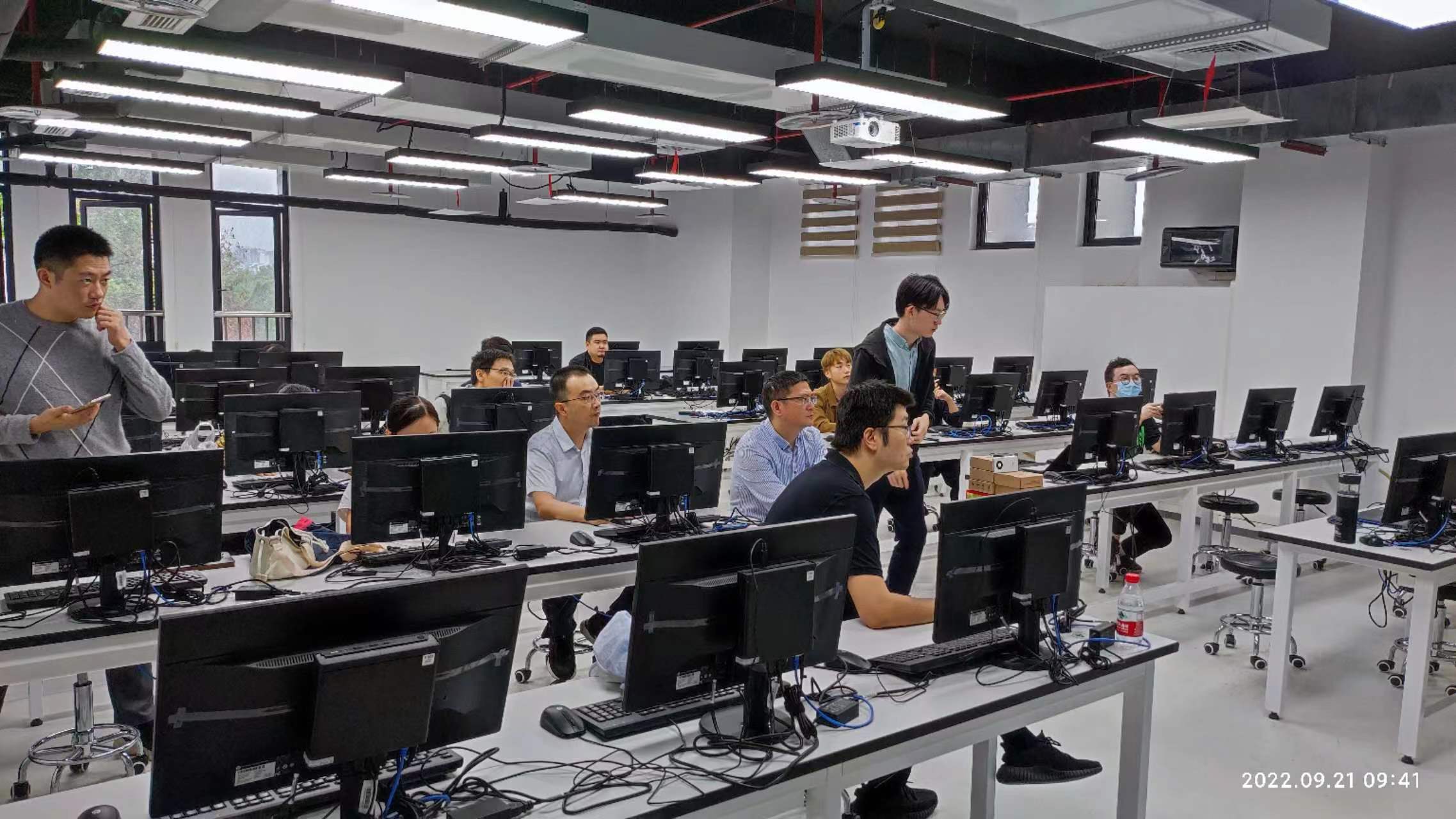 人工智能学院组织教职工参加“AI科研实验平台”使用培训-西南大学人工智能学院